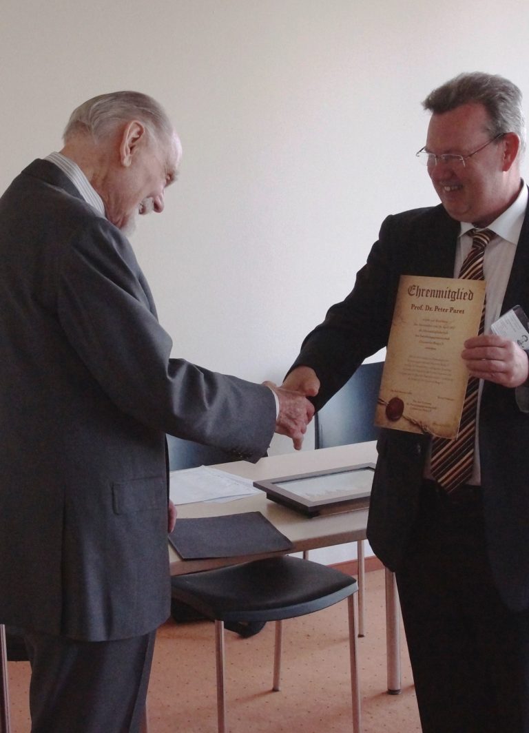 Prof. Dr. Peter Paret erhält Ehrennadel in Silber der Clausewitz ...